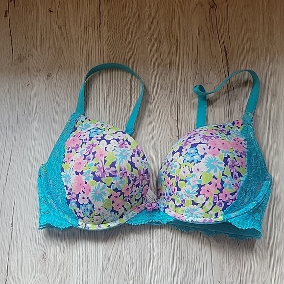 Victoria's Secret | Intimates & Sleepwear | Floral Lace Trim Bra In ...